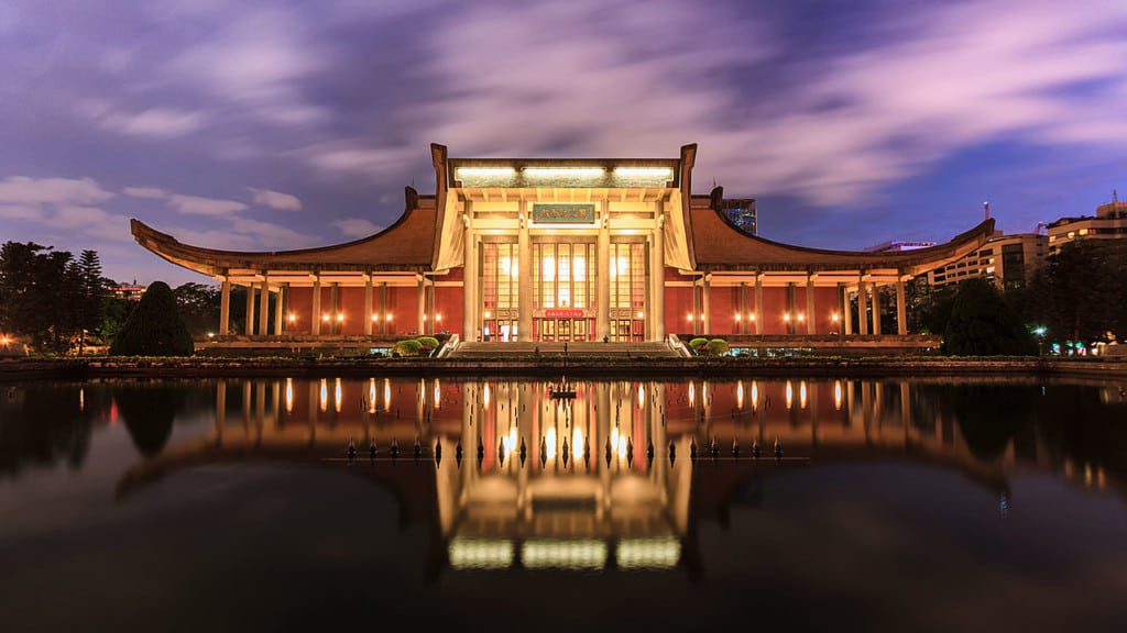 An Architecture Look at Cool Movie Theatres - Digital School